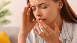 Pertolongan pertama pada mimisan: Langkah cepat yang harus dilakukan