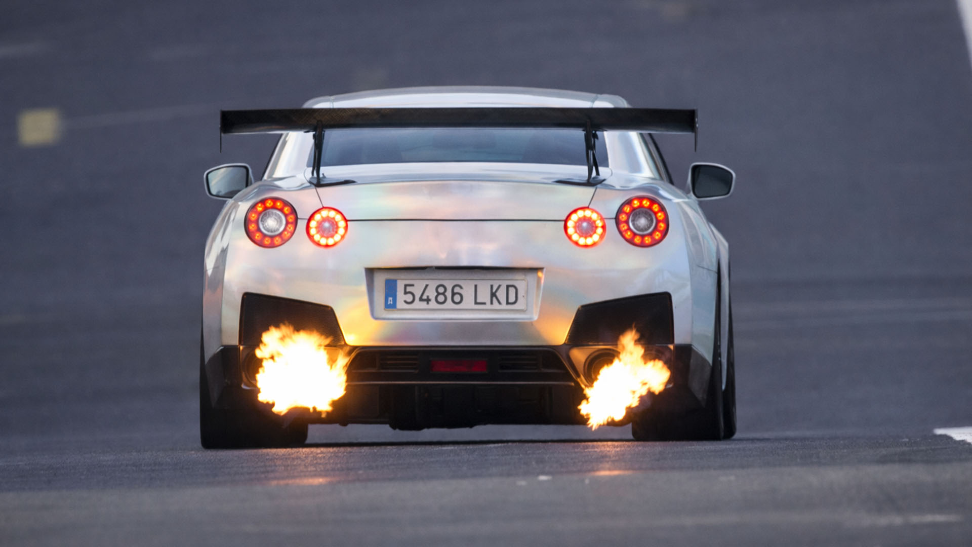Flame-spitting GT-Rs dominate the Nordschleife track day