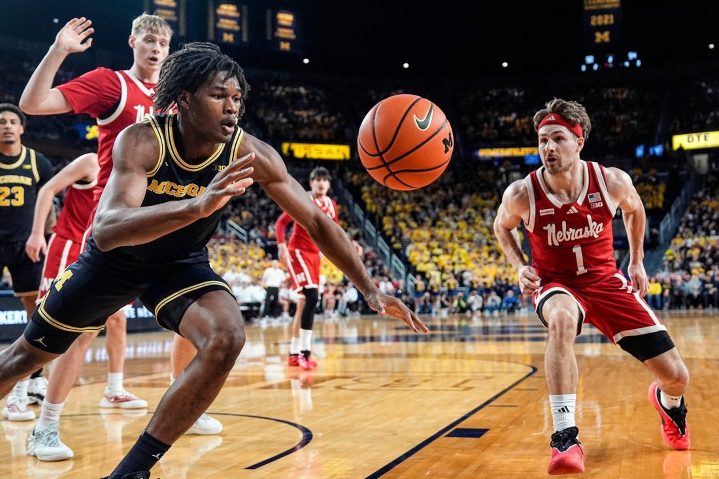 Top 25 roundup: No. 3 Michigan ruins No. 5 Nebraska's perfect record