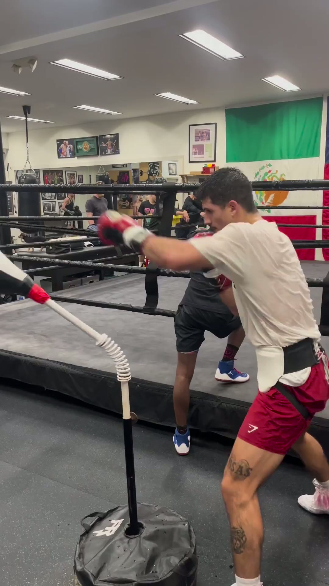 Alan "Kid Kansas" Garcia shows admirable skill on the reflex bag