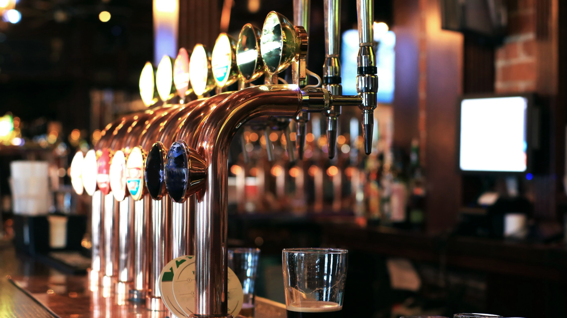 Pubs and music venues to receive business rates discount after backlash