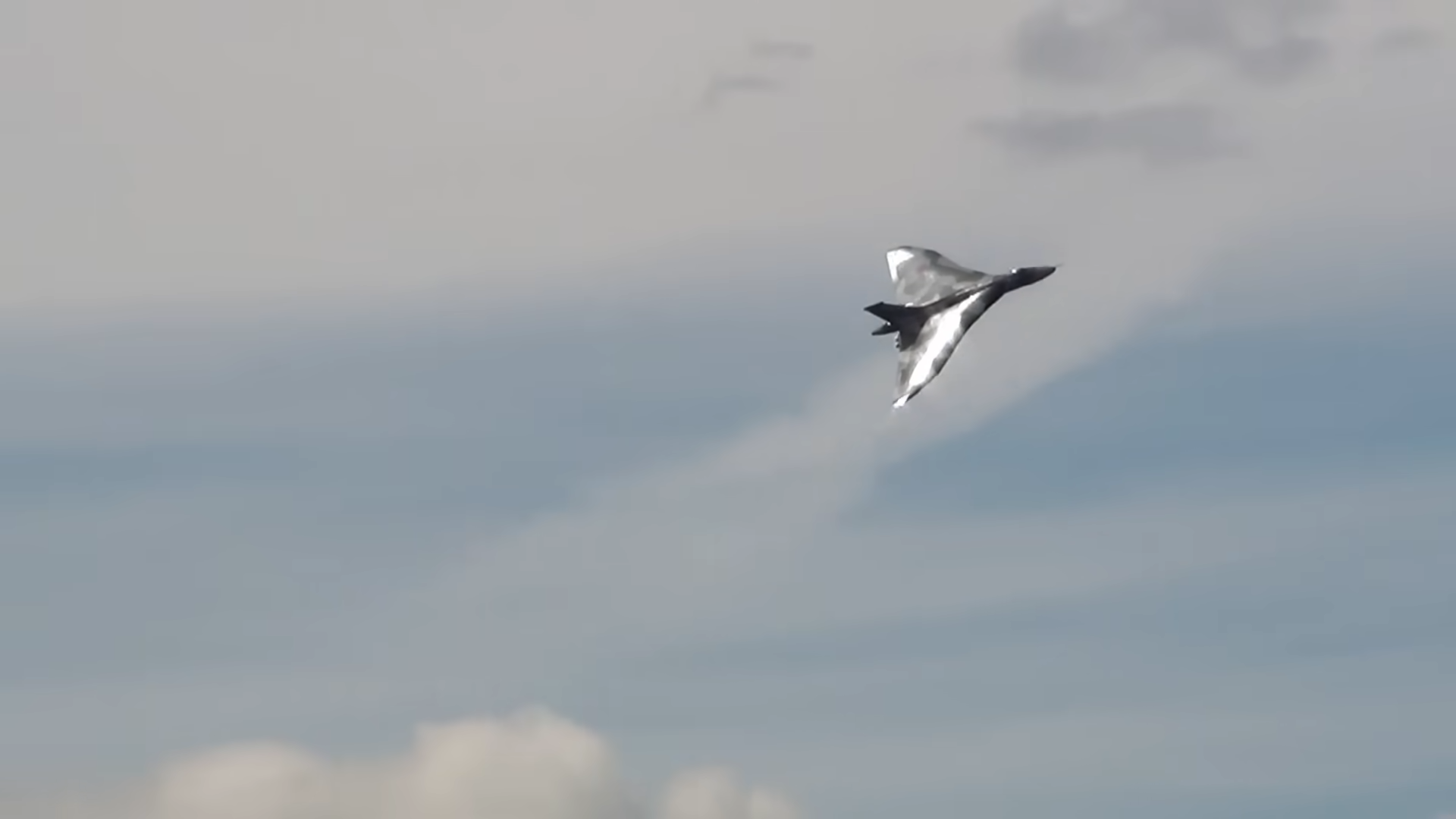 The moment Vulcan XH558 appeared through the Red Arrows smoke