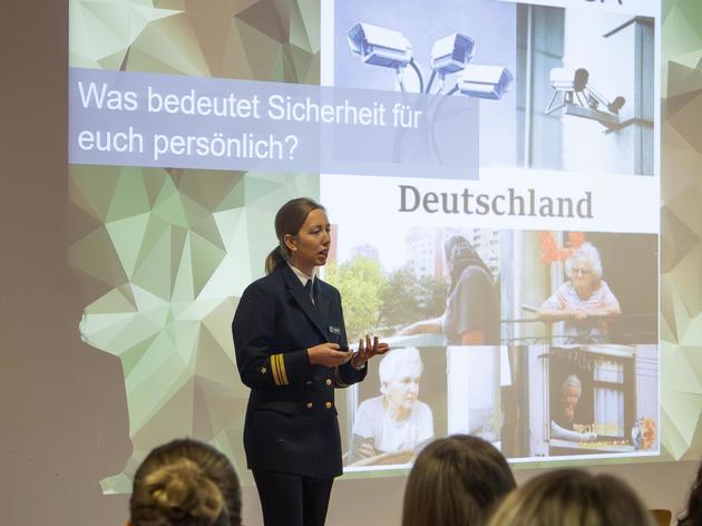 „Groß war das Interesse an dem sicherheitspolitischen Vortrag ...