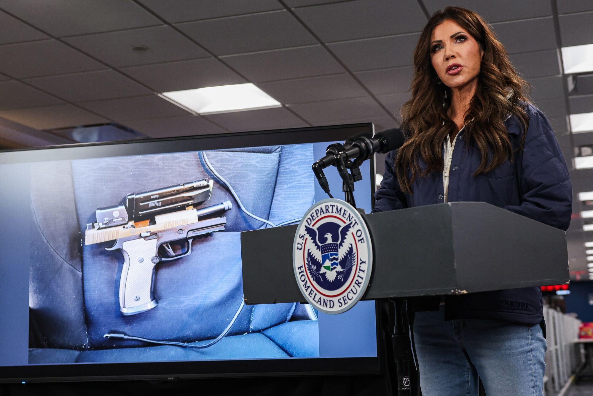 Miller shifts blame as Pretti’s death splinters Trump team unity