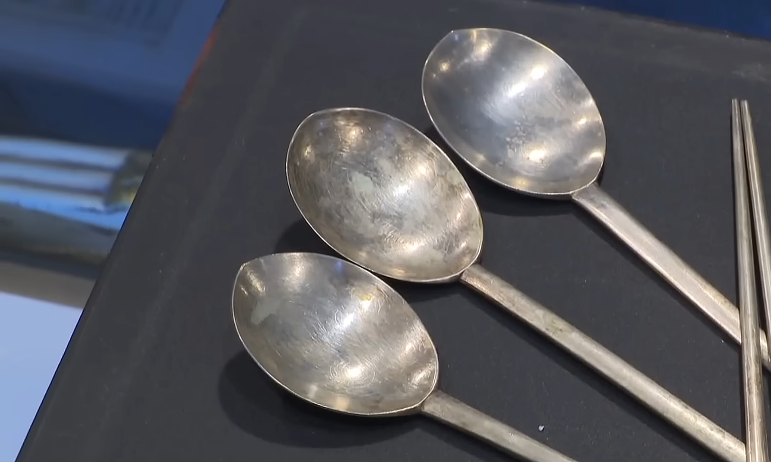 South Koreans line up to sell silver spoons, chopsticks as prices keep ...