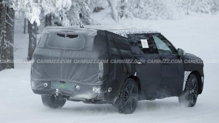 New Hyundai Santa Fe spy photos show major changes to the square SUV