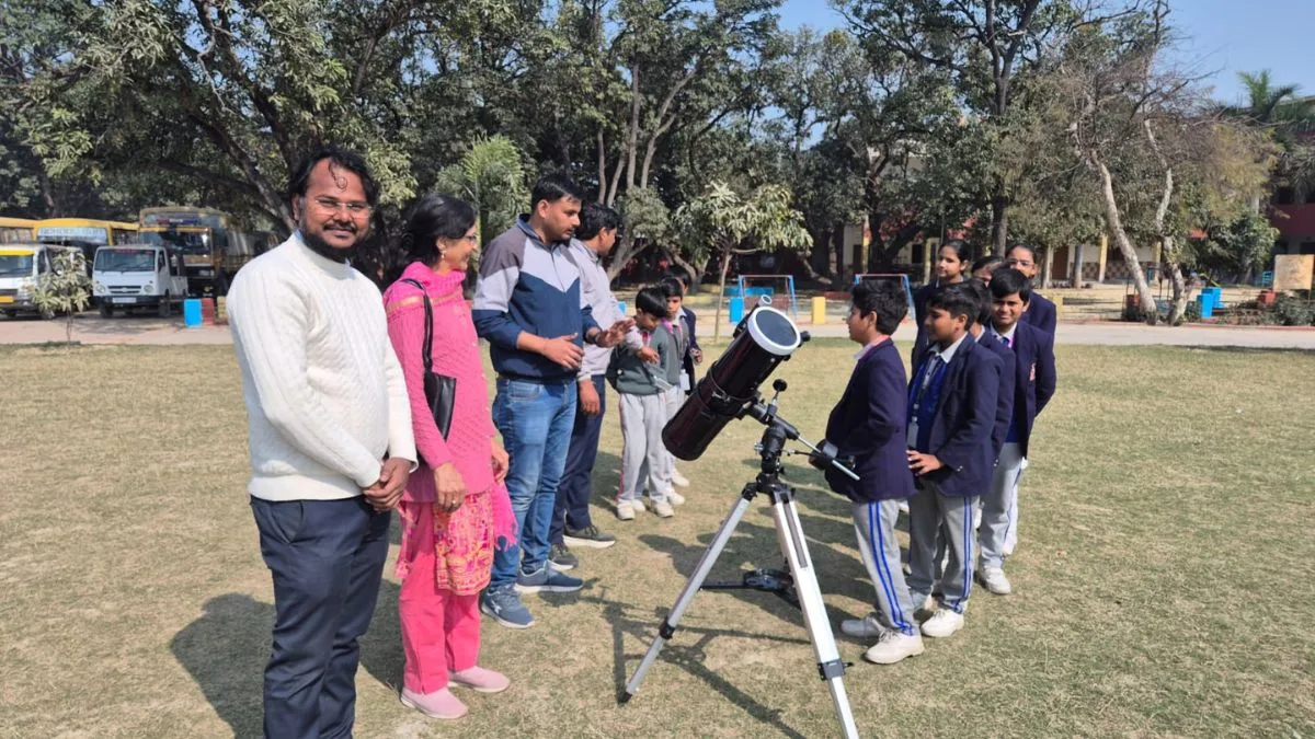 IIT Kanpur launches mobile science lab to promote STEM education in ...