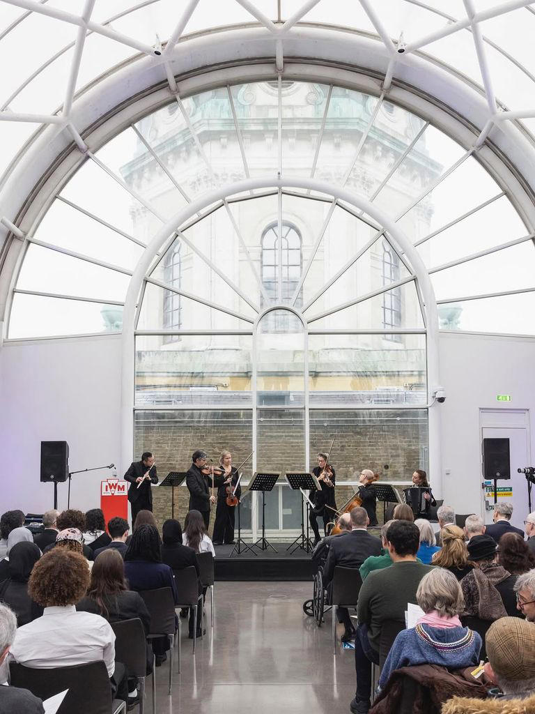 La imagen del duque de Kent, fiel a la Corona británica pese a sus 90 ...