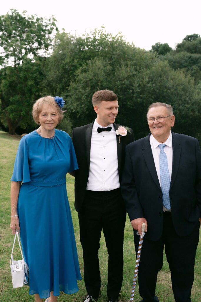 Groom breaks down as grandparents replace flower girls at wedding