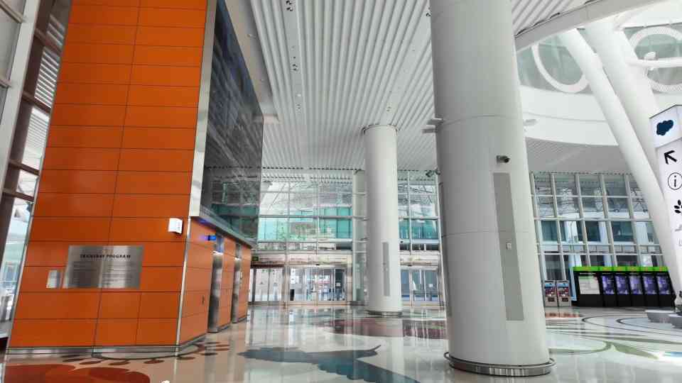 San Francisco's empty $2.3 billion train station