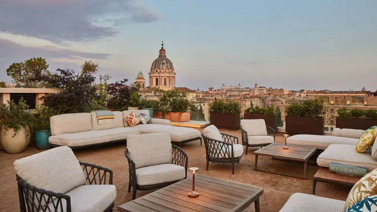 Loya, brand di skincare svizzero, approda in Italia grazie a Bvlgari Hotel