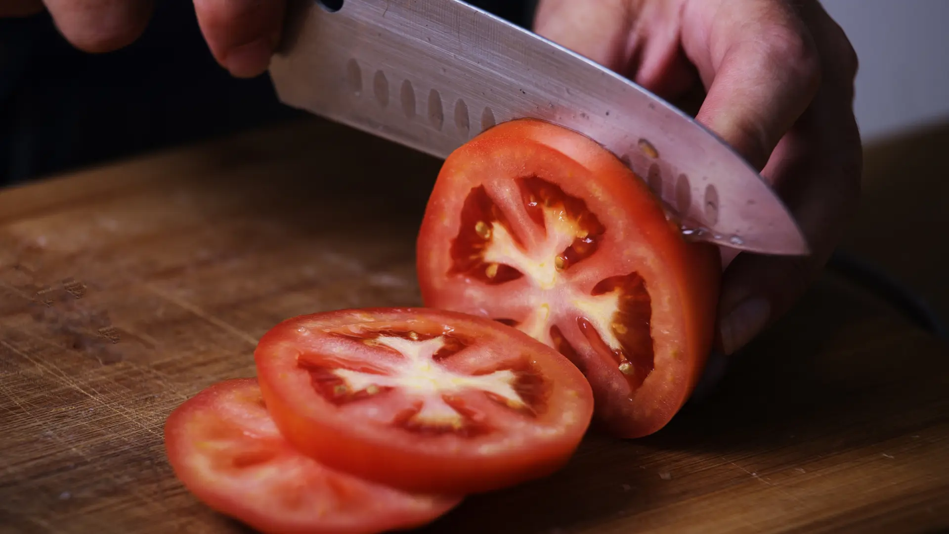 Por qué hay que dejar reposar el tomate antes de comerlo, según el chef ...