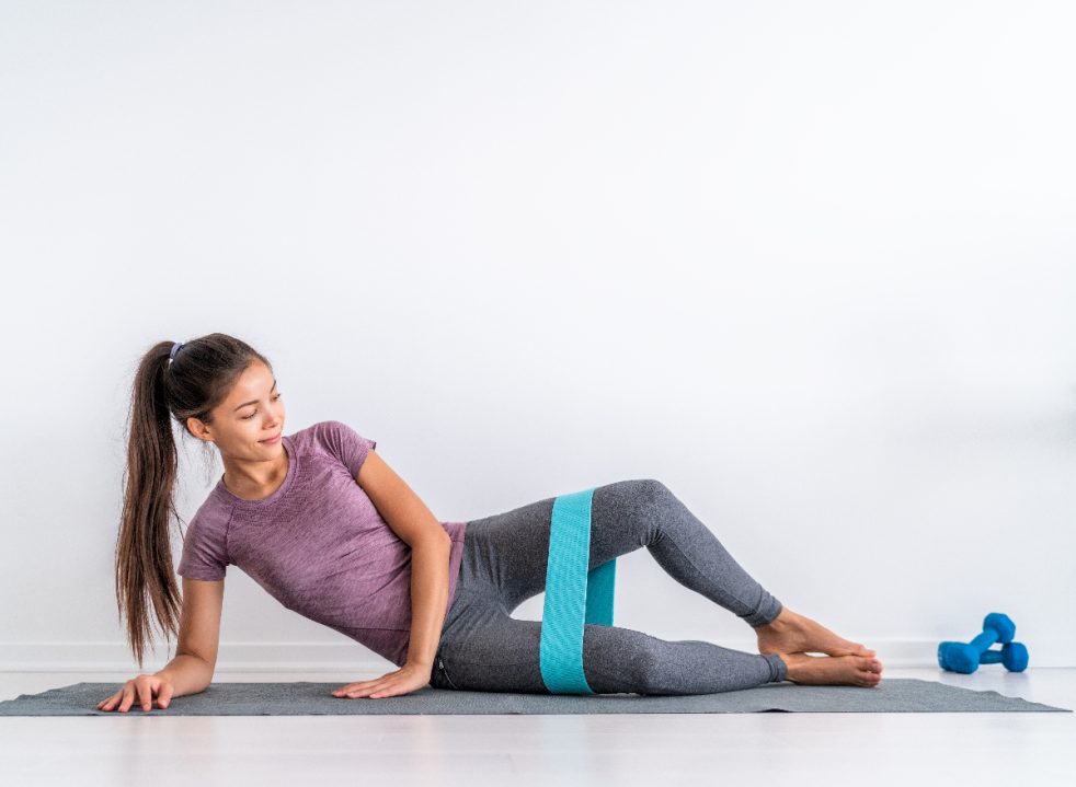 I'm a coach and here are 4 bed exercises that reduce waist overhang ...