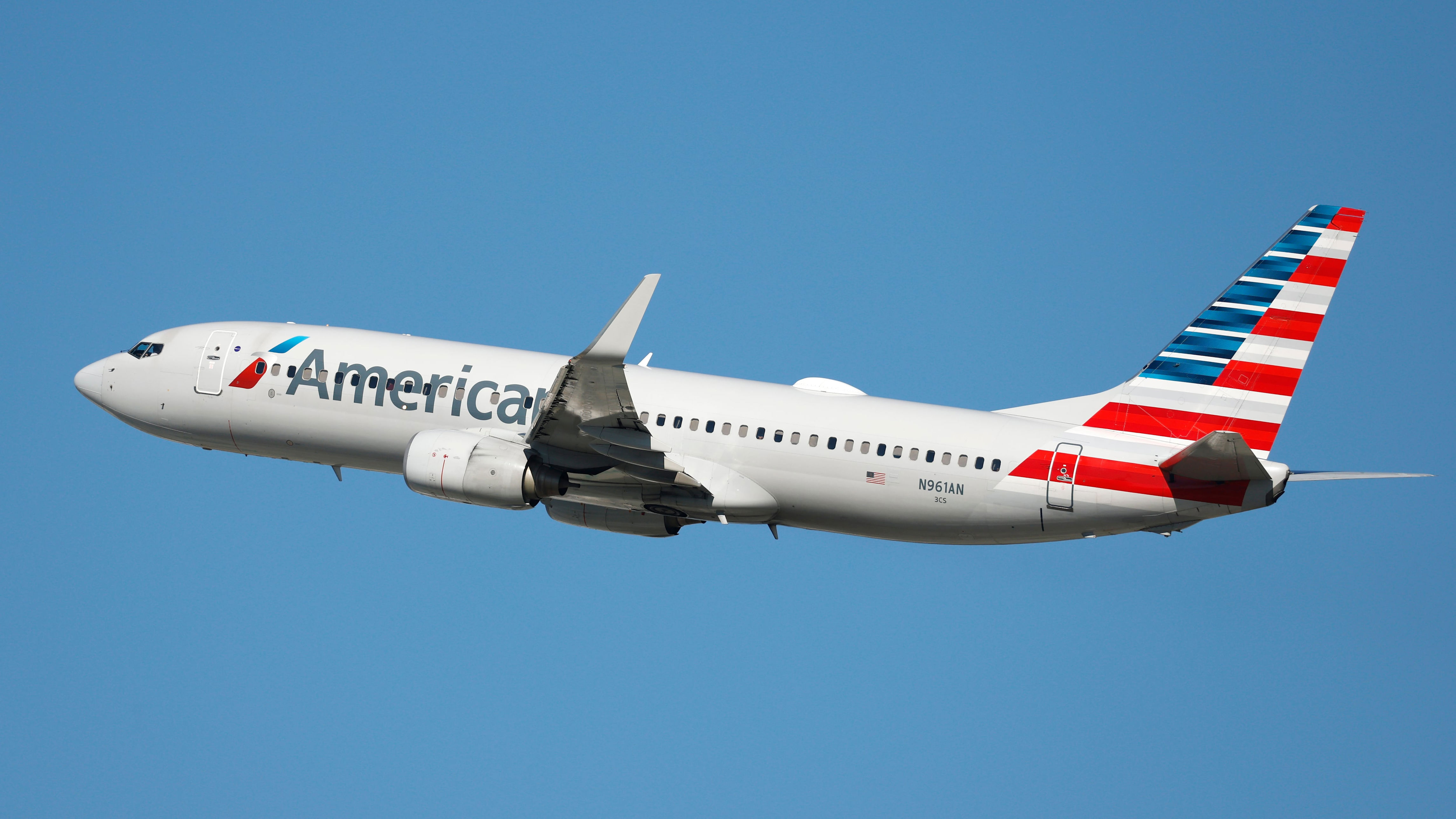 Pilot requests cops after passenger bites fellow flyer on plane