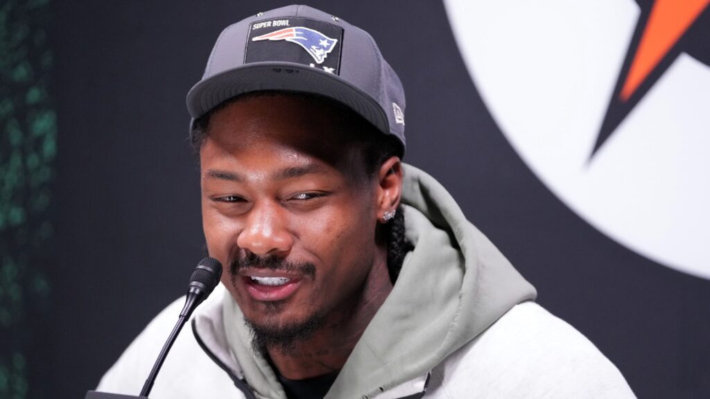 Stefon Diggs sends Drake Maye message after Patriots’ embarrassing loss