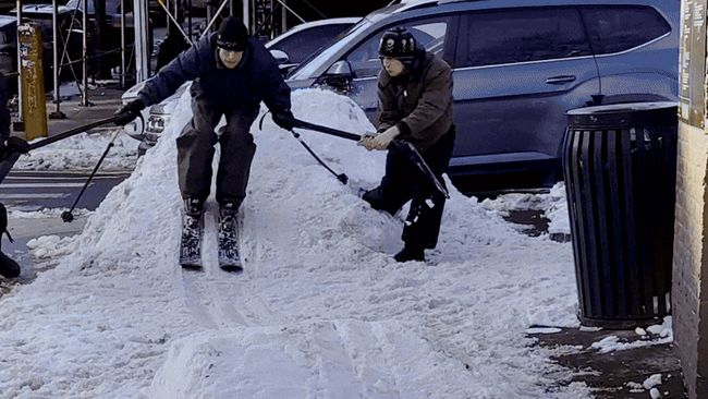 'Winter Olympics in Harlem': Man shows off ski tricks in NYC snow