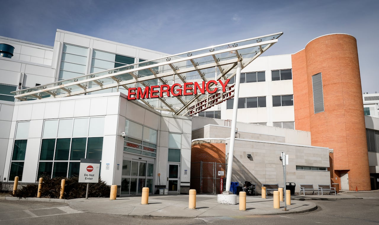 Hospital overcrowding key factor in long emergency room waits, Alberta ...