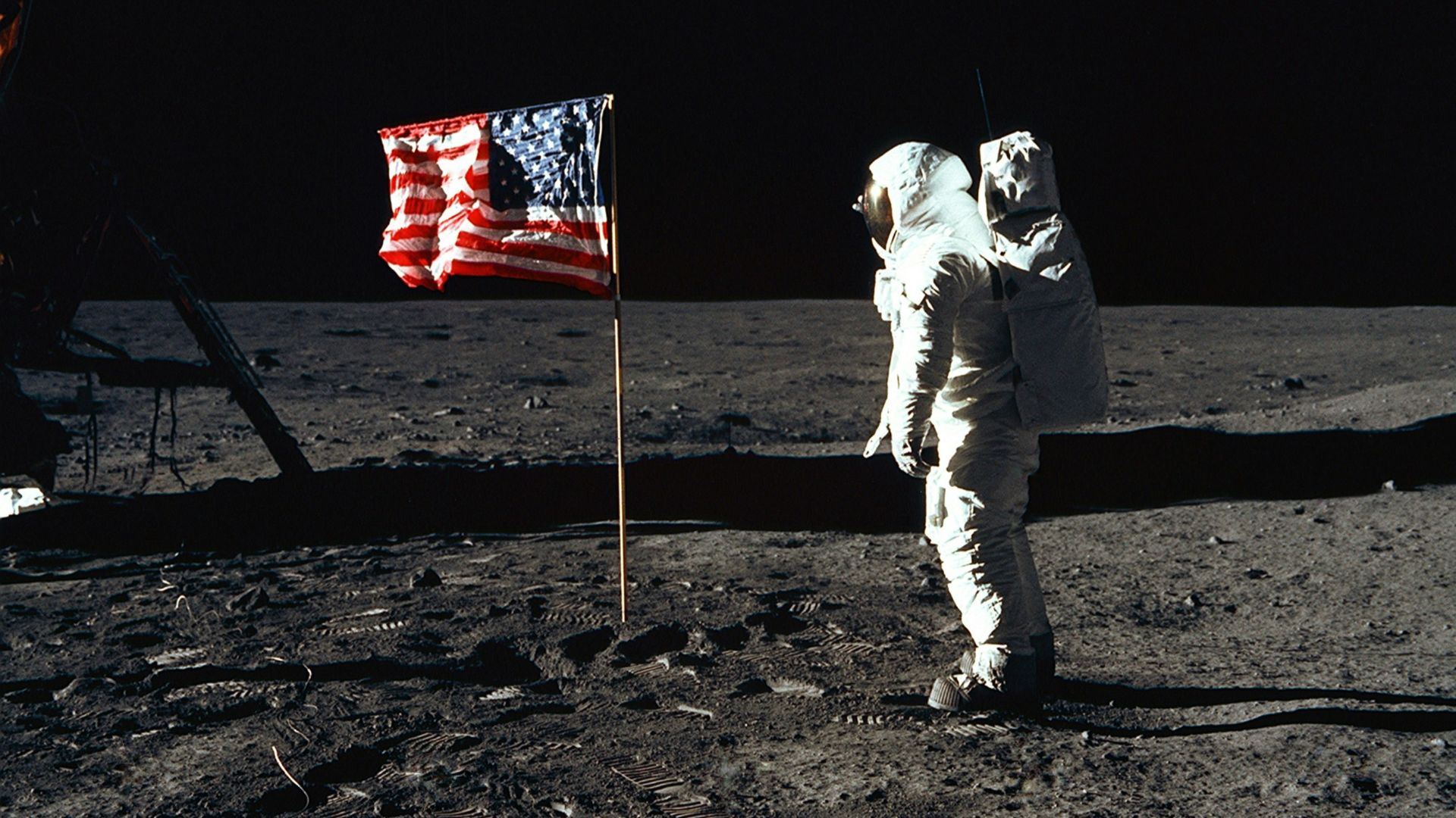 10 reasons people believe the moon landing was faked & 10 proofs it ...