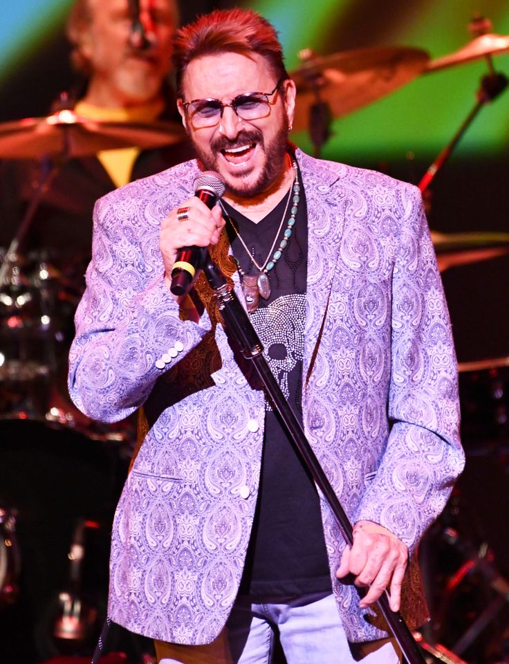 Chuck Negron, Three Dog Night founding member who sang 'Joy to the ...