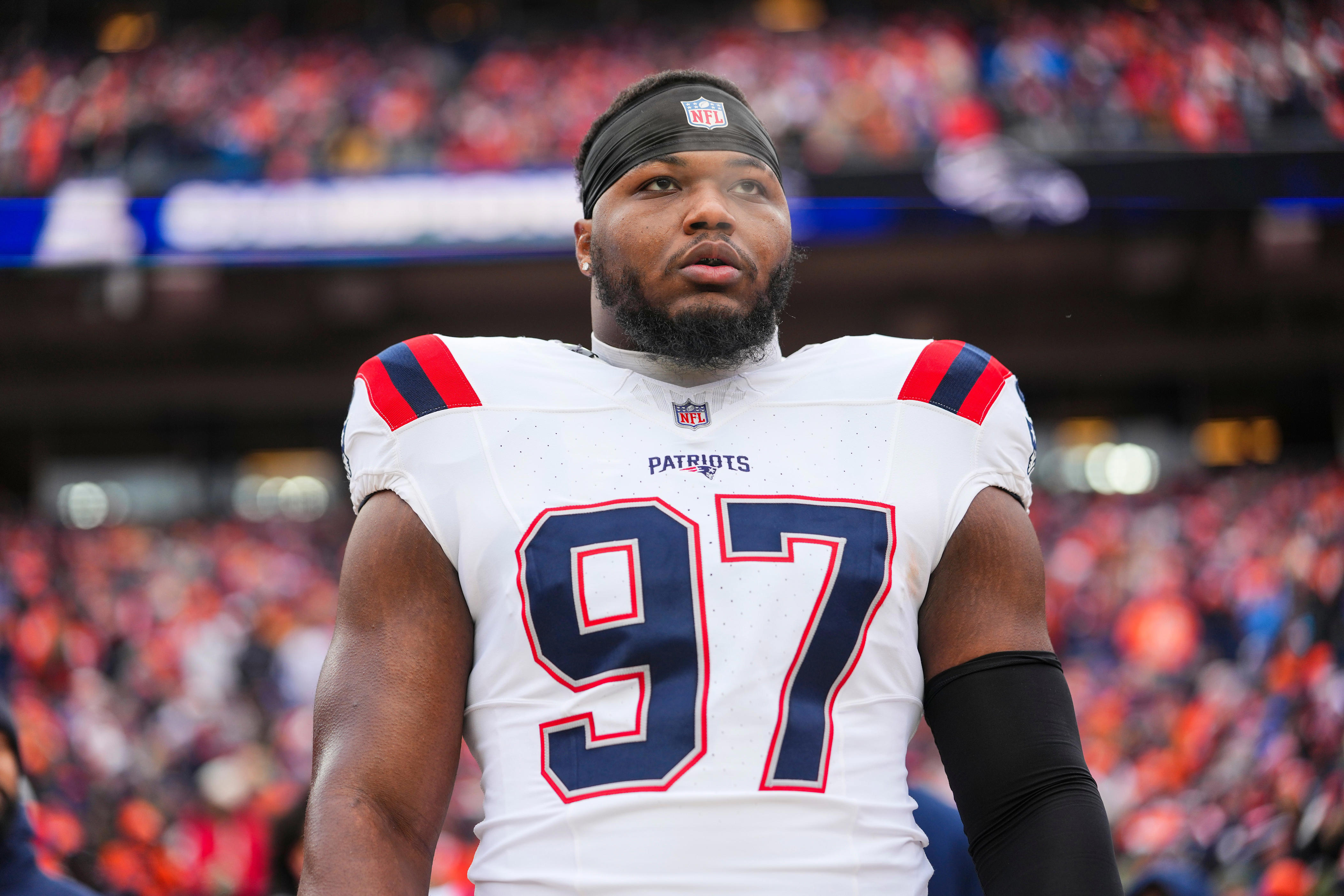 Milton Williams jokes about the Eagles and Patriots fan bases