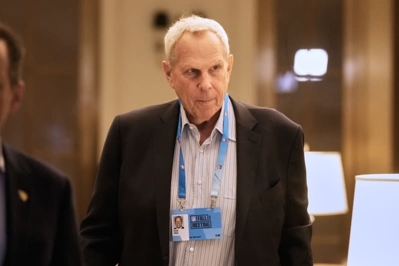 Giants owner to Epstein: Is she 'pro or civilian?'
