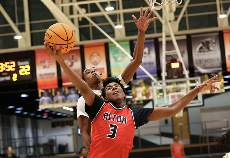 Alton beats Eisenhower, goes on record watch with Semaj Stampley