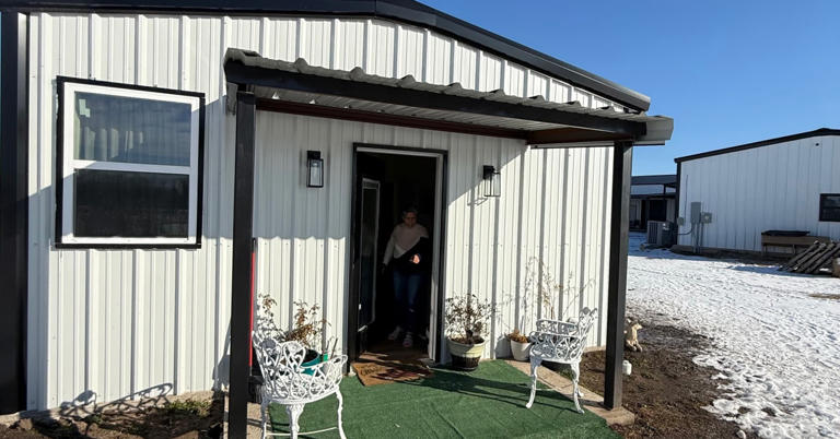 32-year-old woman and her husband built her mom a tiny home in their ...
