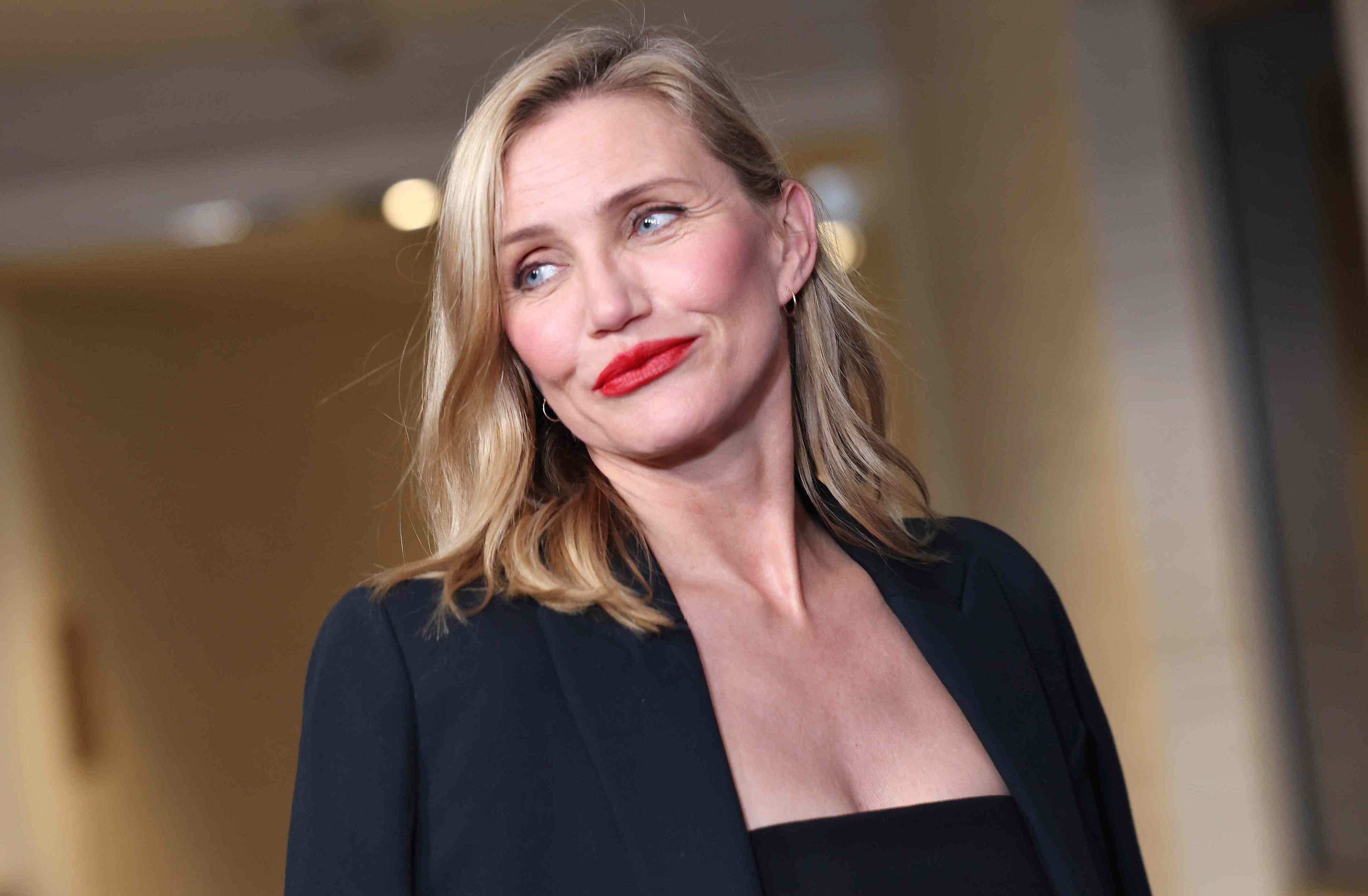 Cameron Diaz pairs semi-sheer winter whites with this millennial ...