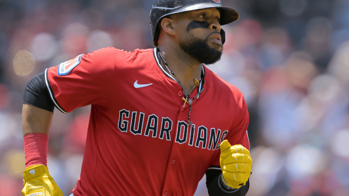 MLB: Carlos Santana decides his future and signs with a National League ...