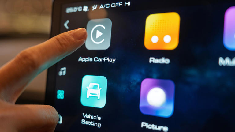 Automakers phased out the CD player from new cars (and it's not hard to ...