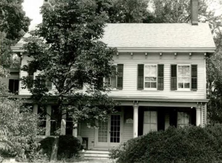 Inside a 300-year-old Long Island mansion frozen in time