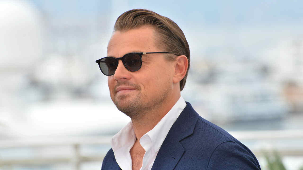 Perché DiCaprio ha mandato TRE cesti di pasta a una comica? La risposta ...