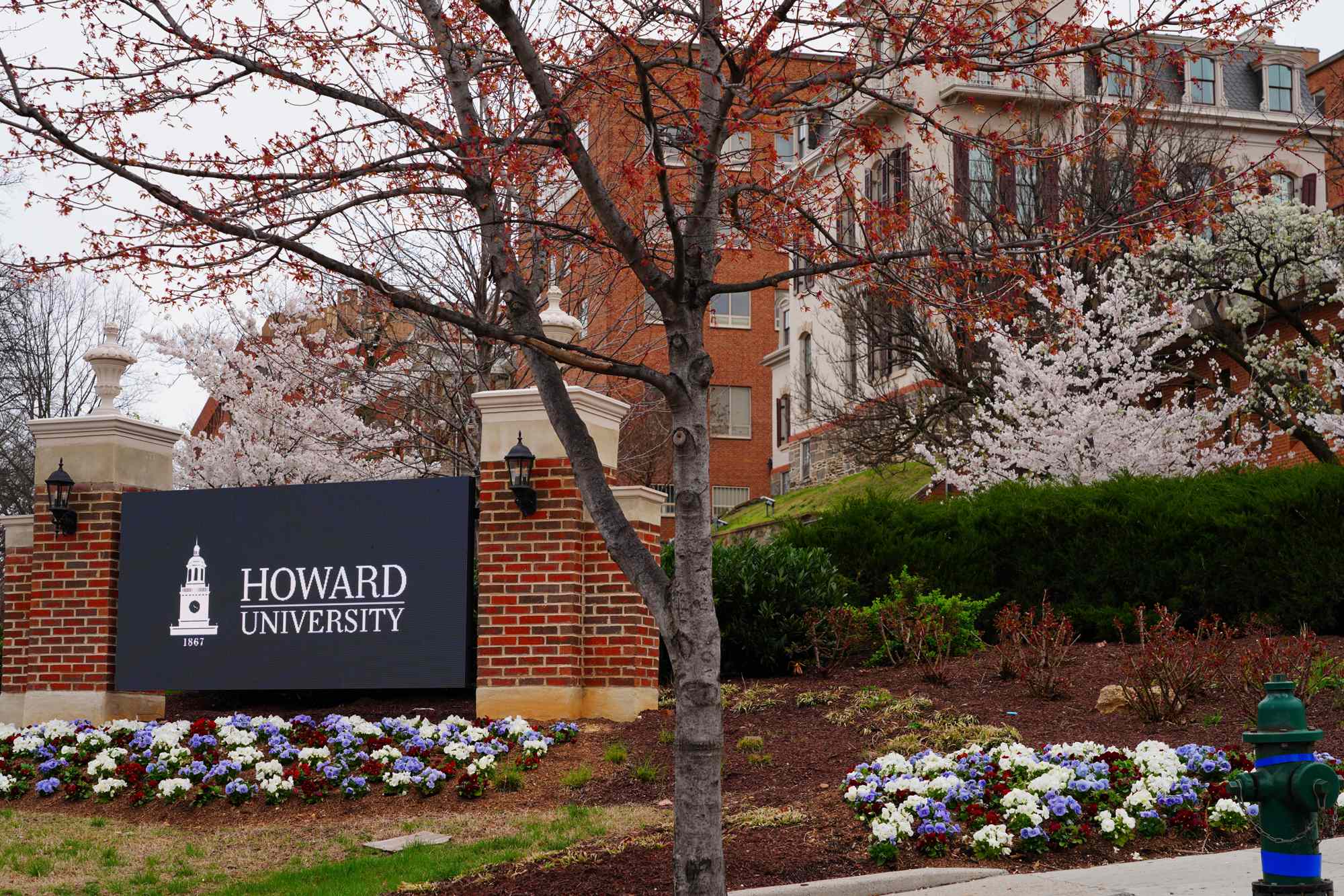 Water pours from Howard University cafeteria ceiling in viral video ...