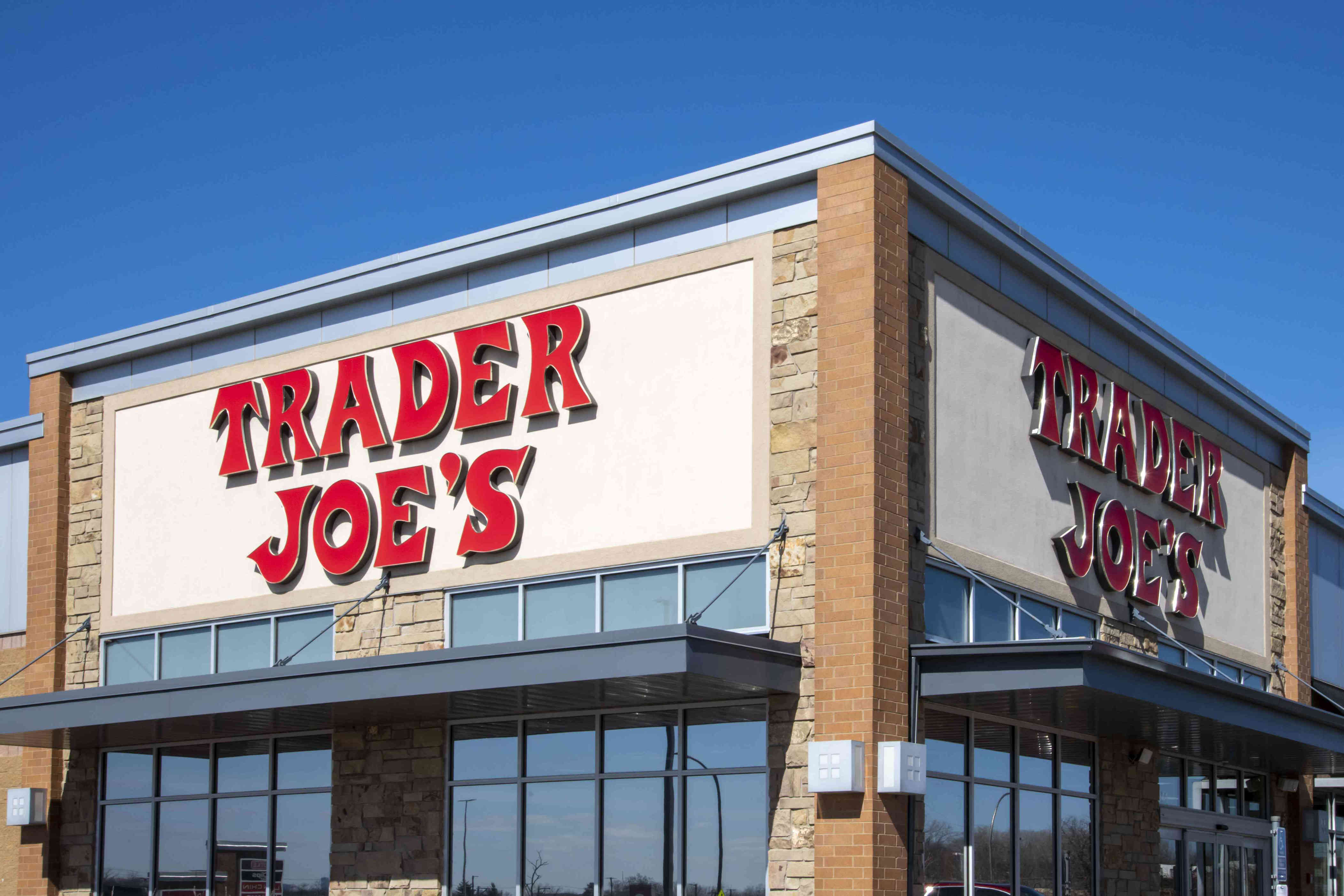I tried the viral Trader Joe's strawberry mini sheet cake—here's my ...