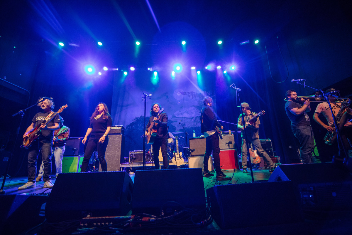 Broken Social Scene announces first new album after nearly ten years