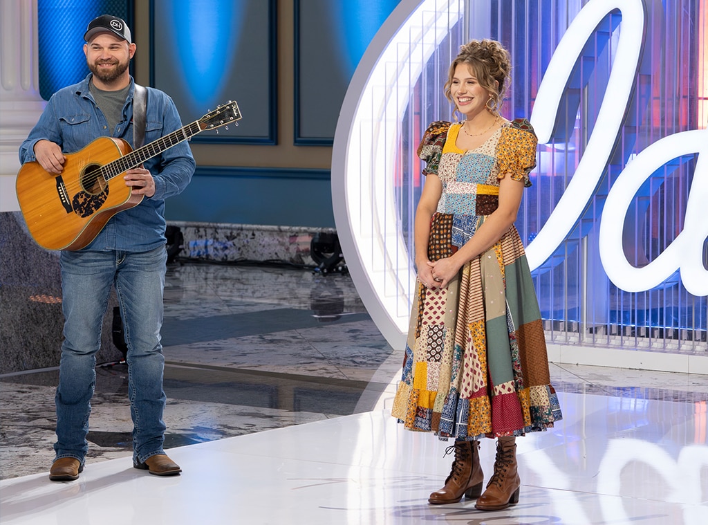Carrie Underwood breaks down over idol song about string cheese