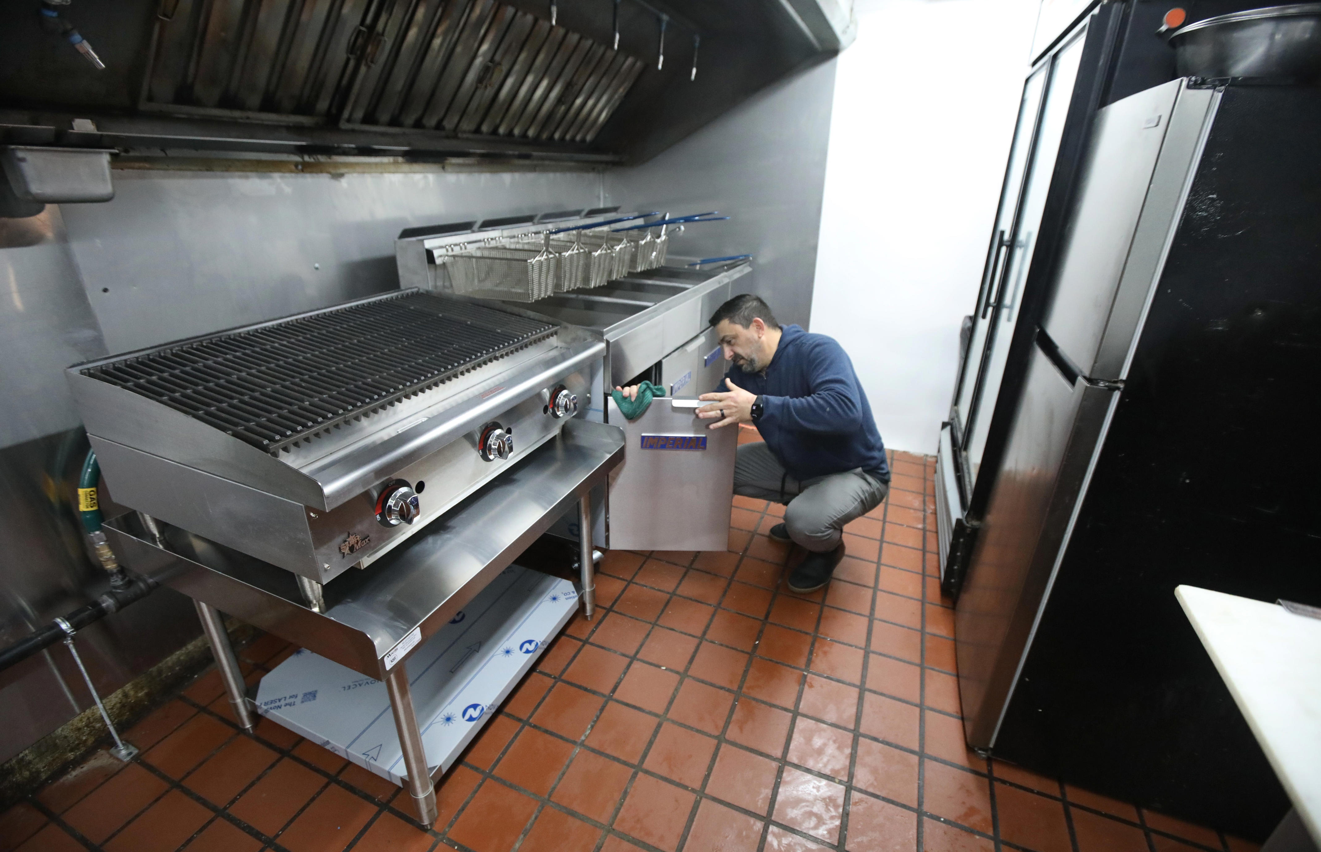 Perinton restaurant struck by car to reopen Wednesday