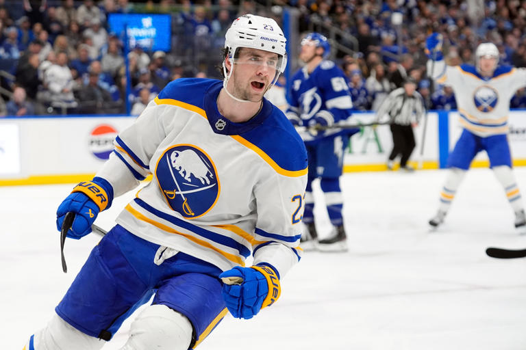 Guentzel's goal in the final seconds of OT gives the Lightning a 4-3 ...