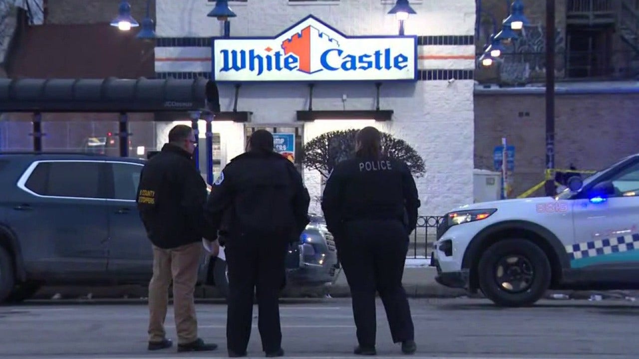 Shooting outside Chicago White Castle leaves 2 men dead, suspects on ...