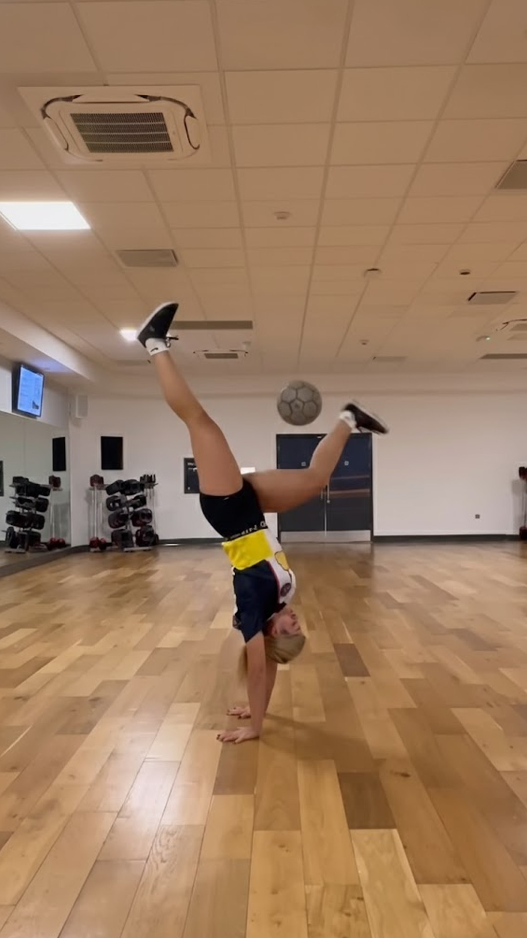 Soccer player takes on popular skills challenge