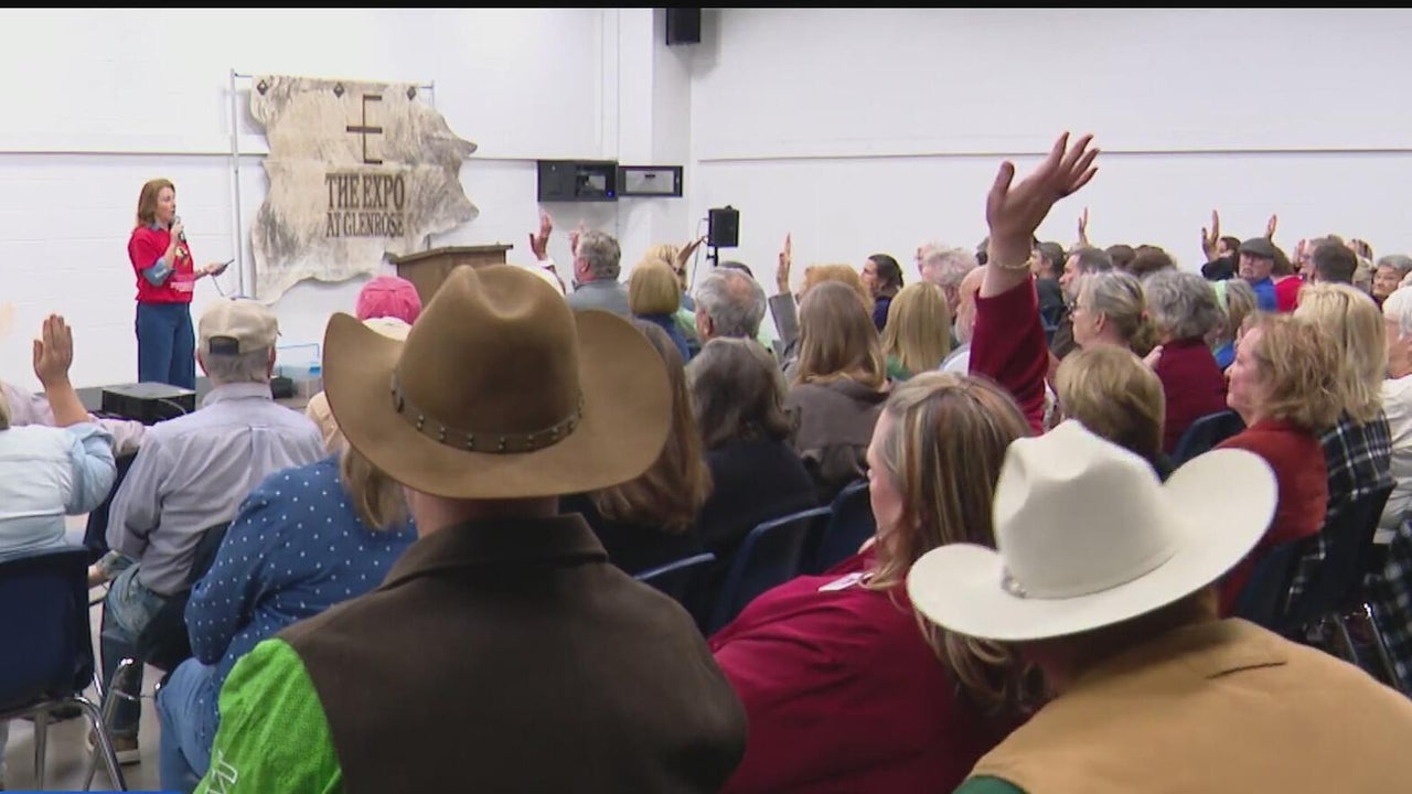 Glen Rose residents rally against proposed power line near Dinosaur ...