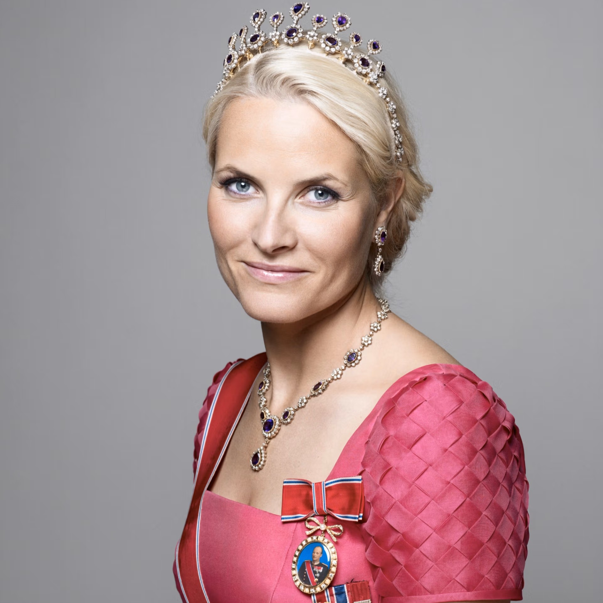 Πριγκίπισσα Mette-Marit: Τα «πονηρά» emails με τον παιδόφιλο Epstein ...