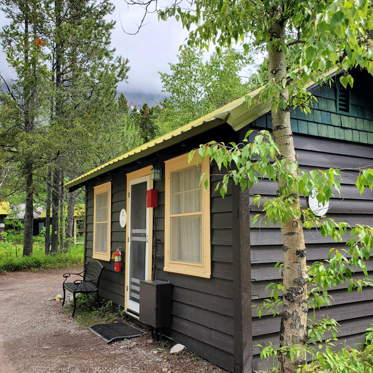 Swiftcurrent Motor Inn: Your Gateway to Glacier's Best Hiking Trails!