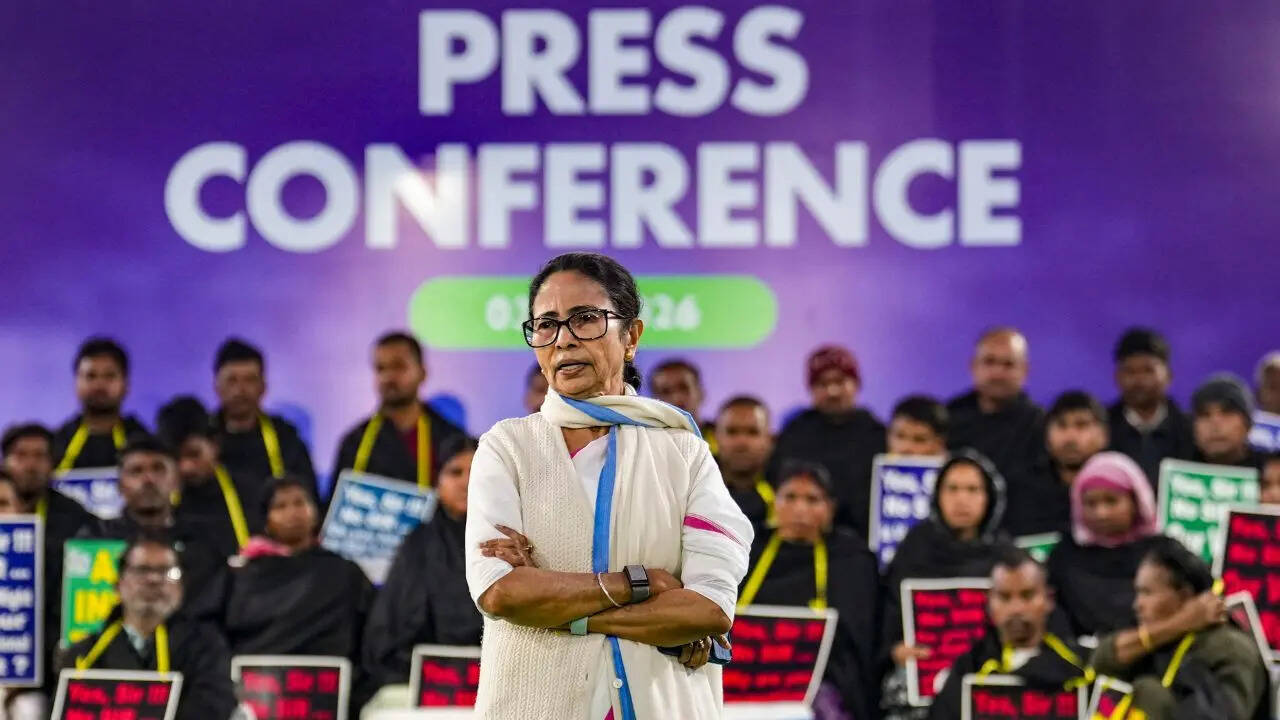 Didi vs ECI over SIR: Mamata Banerjee may become first sitting CM to ...