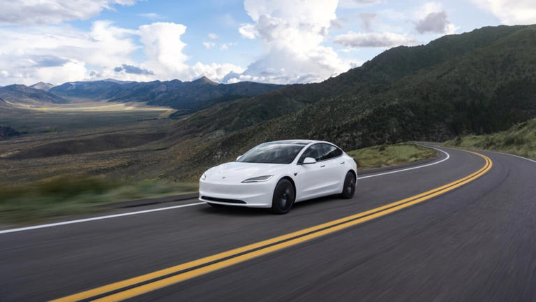 Tesla fait machine arrière : l’appellation « Standard » disparaît du ...