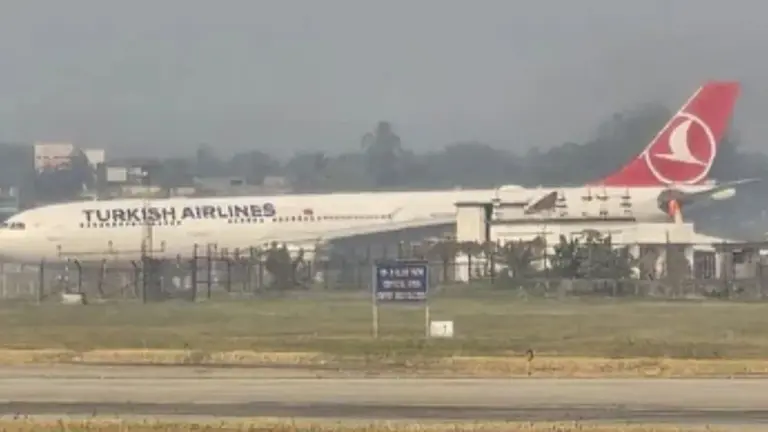 Turkish 727 aircraft with 236 passengers makes emergency landing at ...