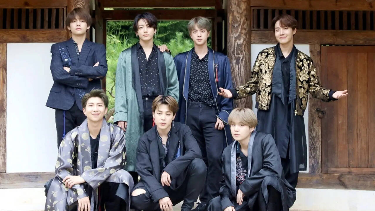 BTS Gwanghwamun Square concert turns royal with 'King's Road' - HYBE's ...