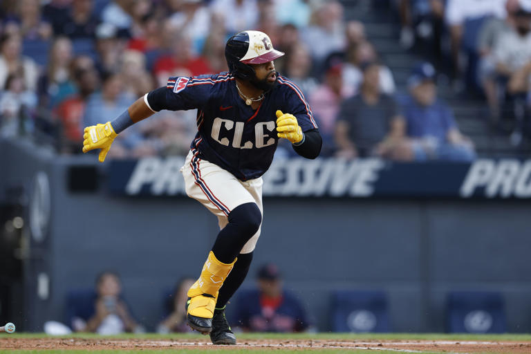 Cleveland legend Carlos Santana signs with D-Backs