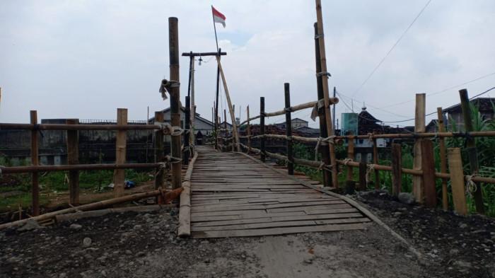 Tak Lagi Bergantung pada Getek, Jembatan Bambu Tambaksari Kini Jadi ...
