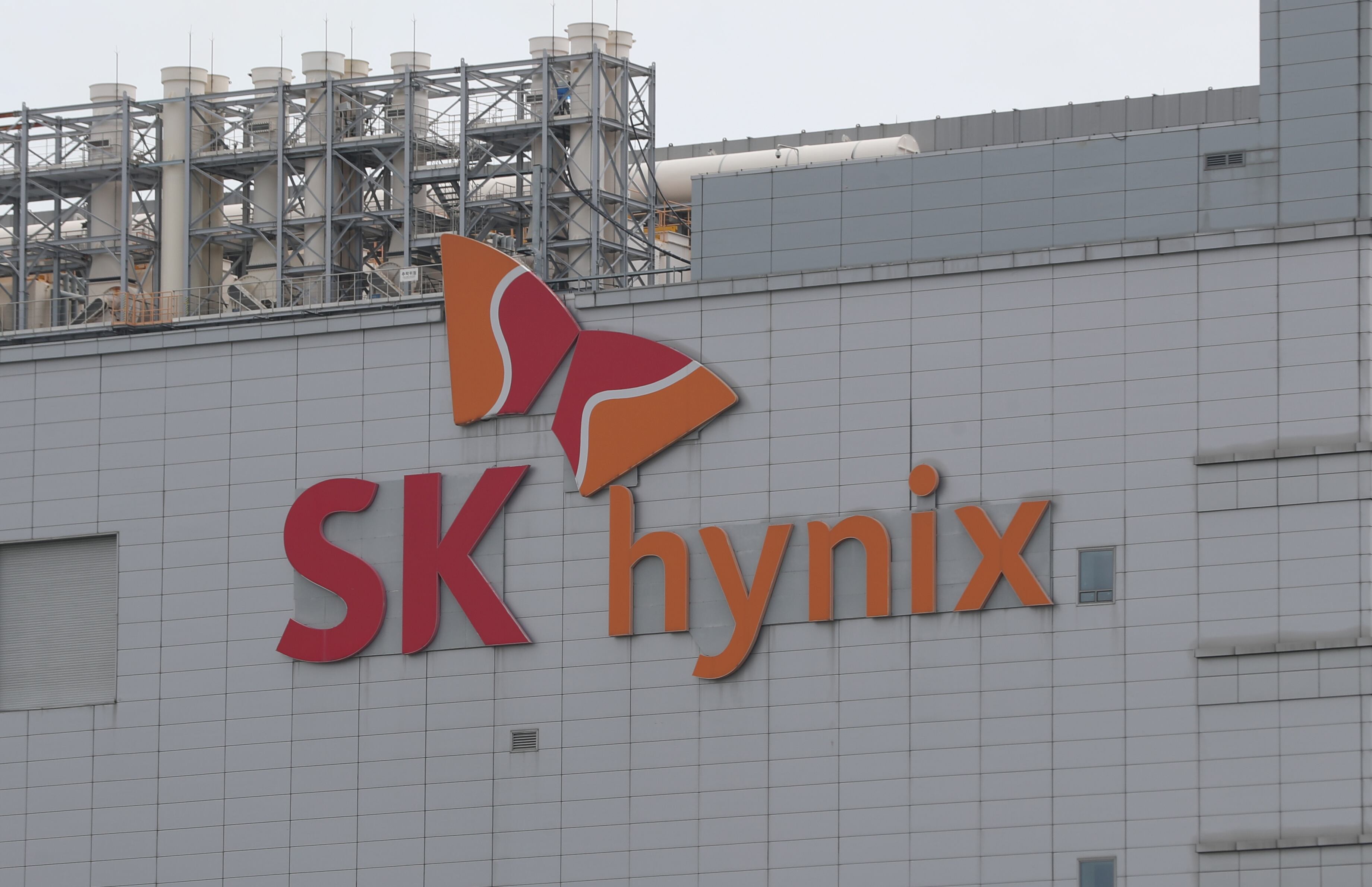 SK Hynix pays record 2,964% performance bonus to employees